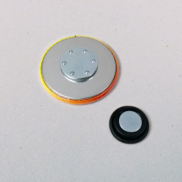 37mm Buttons mit Kleidungsmagneten - dailybuttons