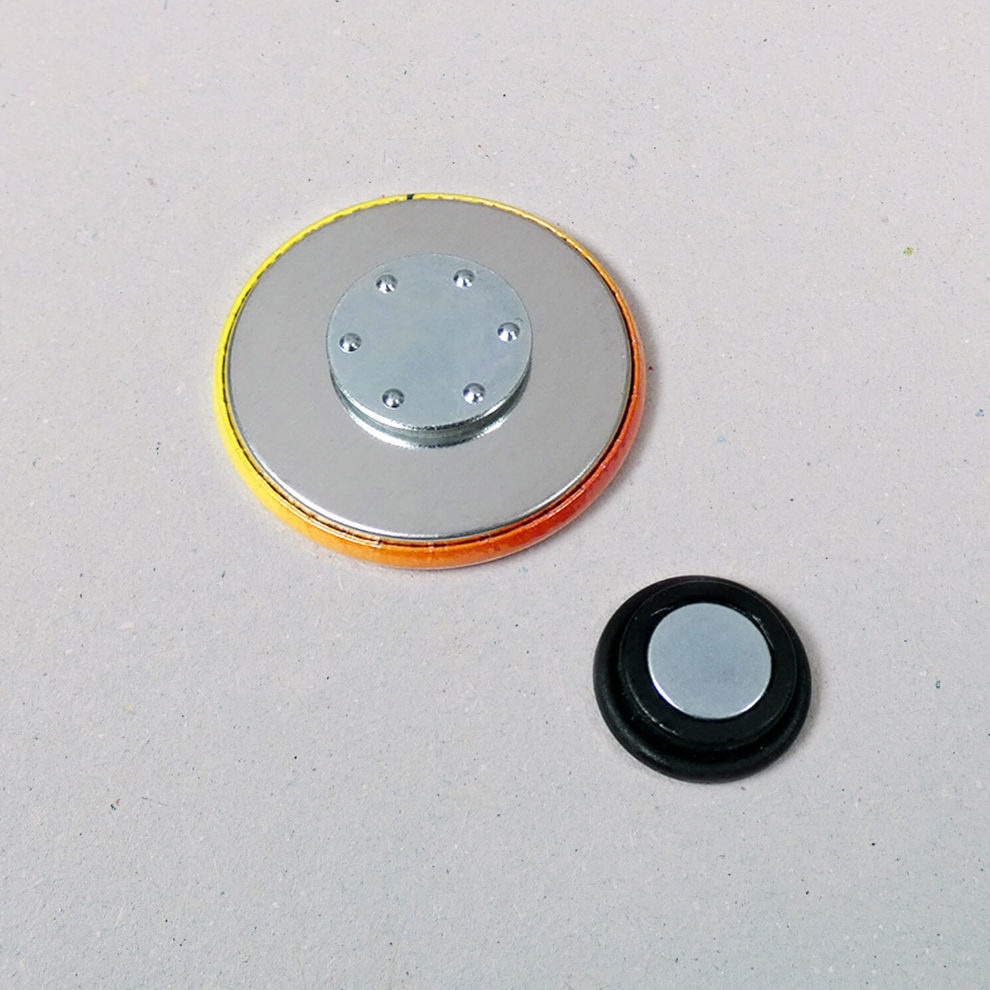 37mm Buttons mit Kleidungsmagneten - dailybuttons